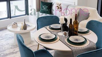 Suite Deluxe, 2 quartos, não fumadores | Sala de jantar