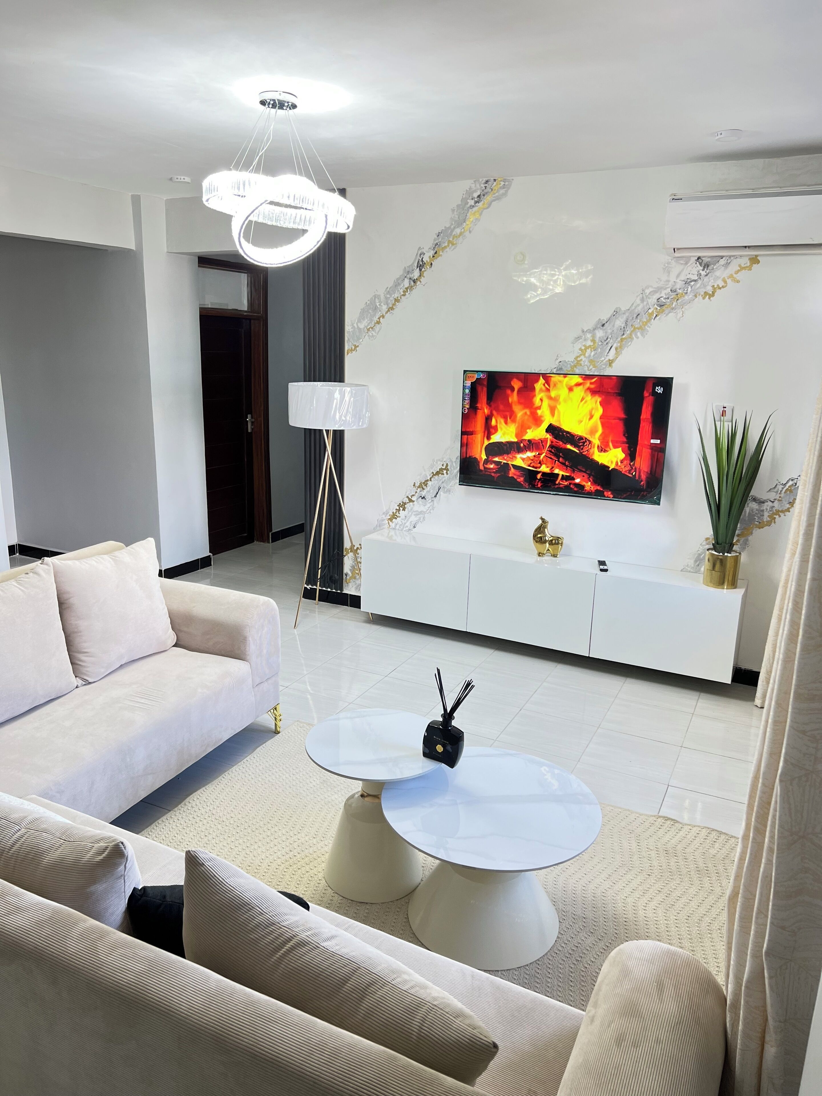 Chic 2br Masaki Hideaway With Pool & Gym - Dar es Salam
