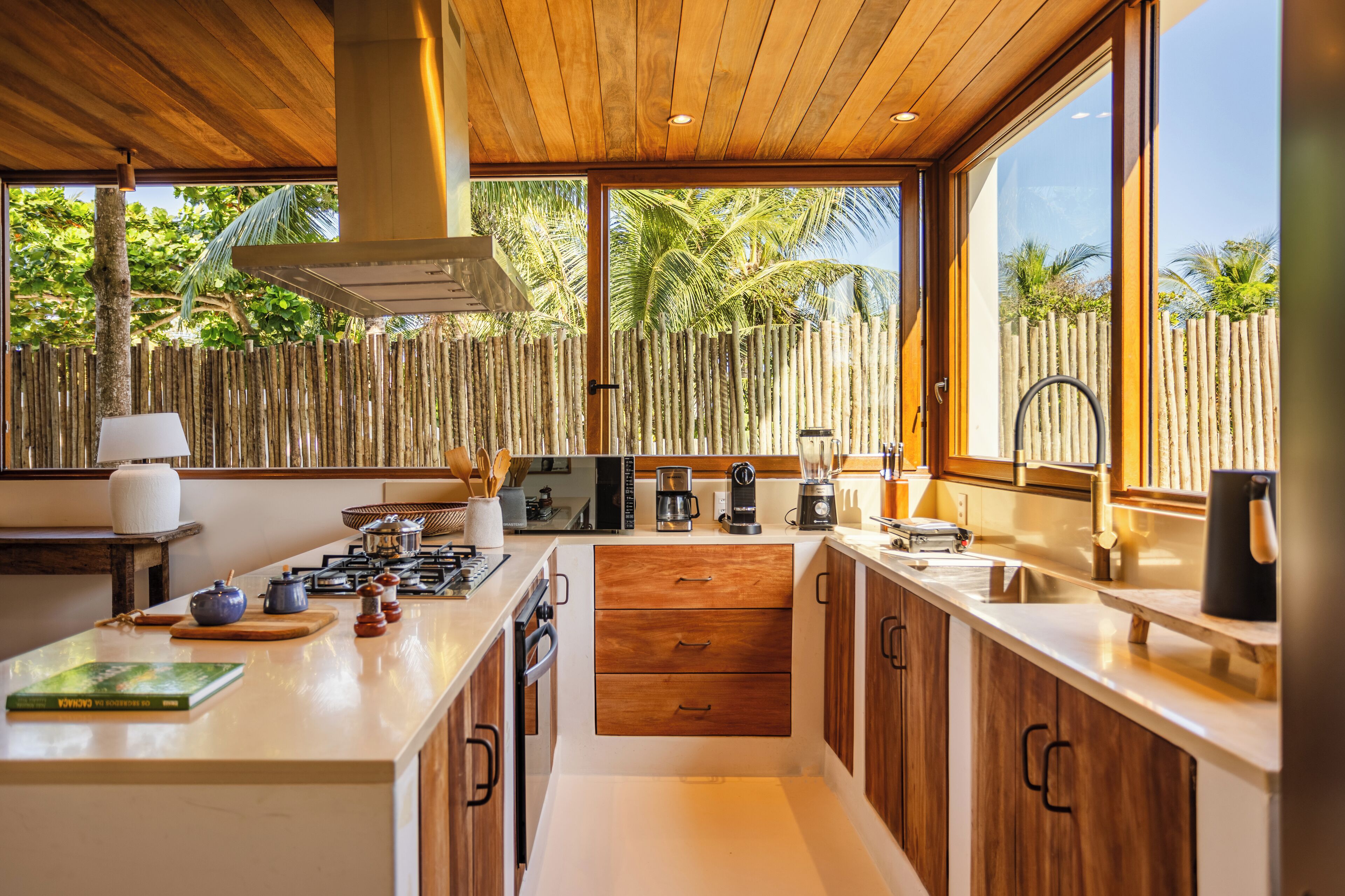 Villa Familiar | Cozinha privada | Um frigorífico/congelador grande, um micro-ondas, um forno 