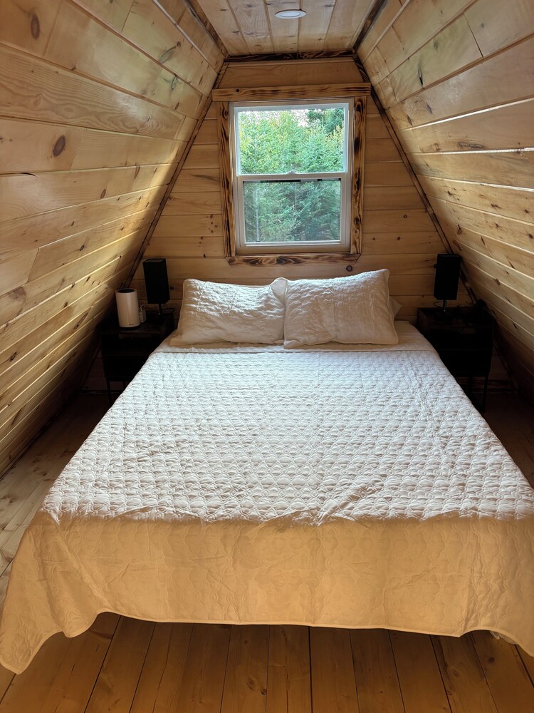 Custom-built Aframe cabin! With hot tub, fire pit, and lake access ...