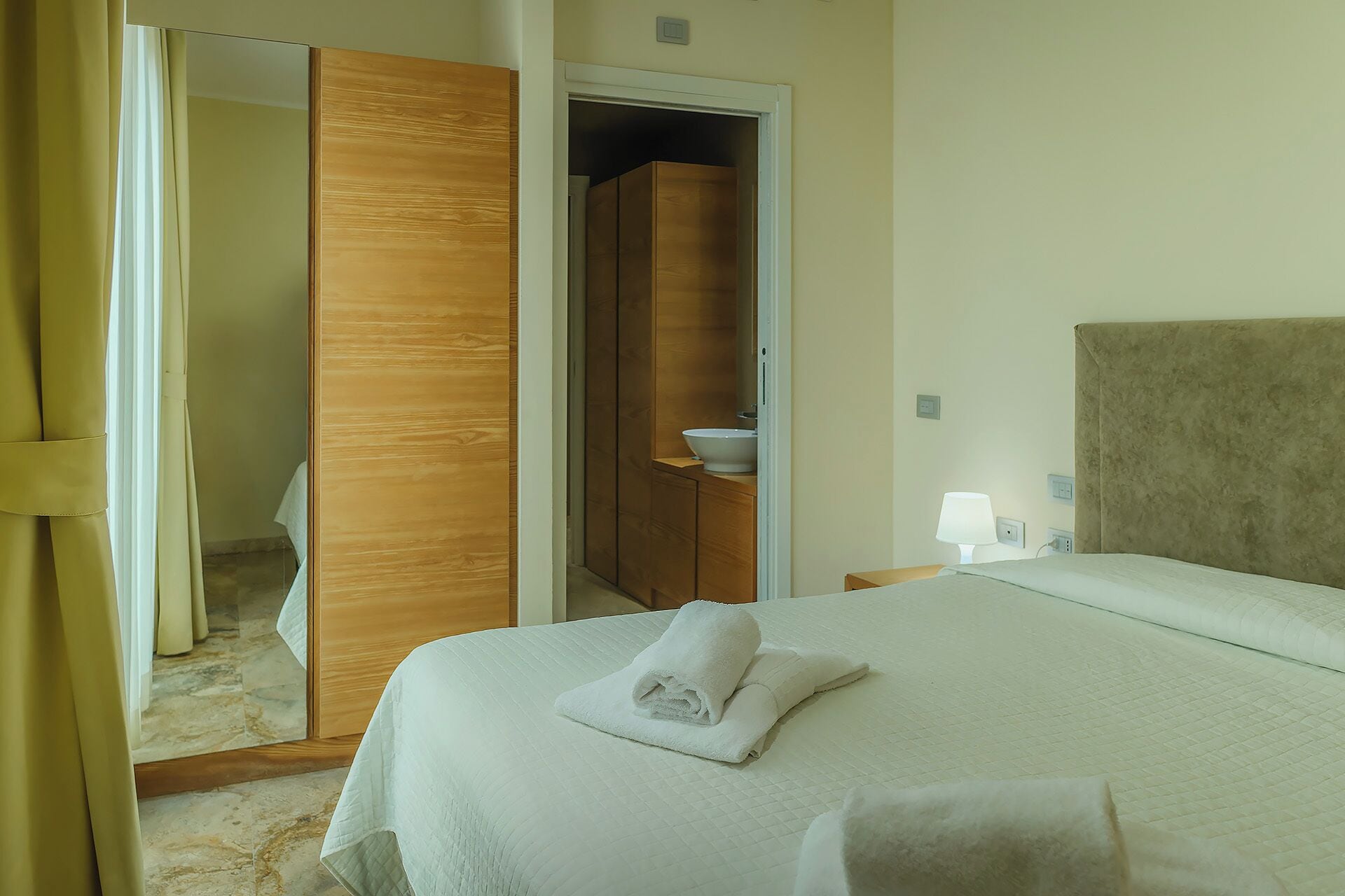 Bangalô superior, varanda, vista para o jardim | Berços (sobretaxa), Wi-Fi de cortesia, roupa de cama