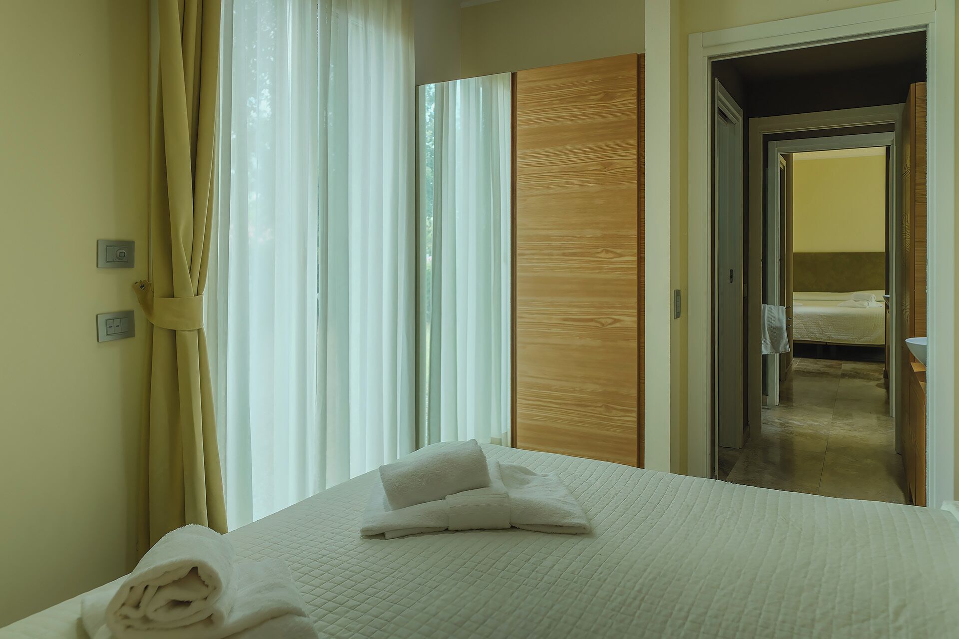 Bangalô superior, varanda, vista para o jardim | Berços (sobretaxa), Wi-Fi de cortesia, roupa de cama