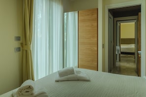 Bungalow Superior, pátio, vista para o jardim | Berços/camas para crianças, Wi-fi grátis, roupa de cama fornecida