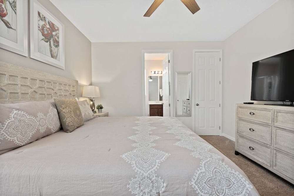Beautiful 7 Bedroom Solara Resort Home with Themes and Game Room - Four ...