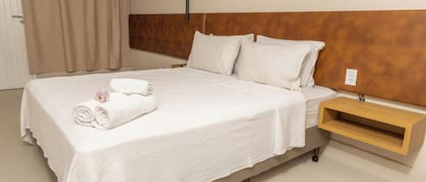 Quarto casal standard | Escrivaninha, Wi-Fi de cortesia