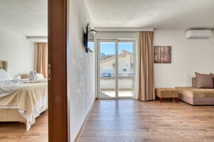 Apartamento superluxo, cozinha, ao lado da piscina | Roupas de cama premium, edredons de pluma, camas com colchões pillow-top