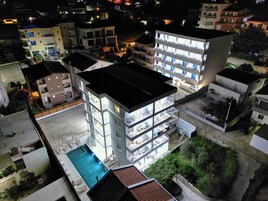 Fachada do alojamento (tarde/noite)