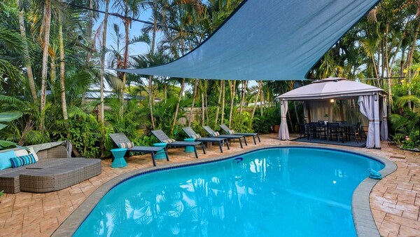 Fort Lauderdale Escape With Pool, Hot Tub & Dual Kitchens Paradise Stay By Avantstay - Fort Lauderdale, FL