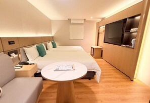 Quarto Quádruplo Familiar | Secretária, cortinas/cortinados opacos, quartos insonorizados