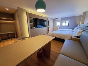 Quarto duplo luxo | Escrivaninha, cortinas blackout, Wi-Fi de cortesia, roupa de cama