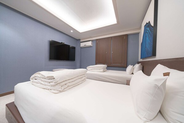 Quarto Twin Standard | Secretária, Wi-fi grátis, roupa de cama fornecida 