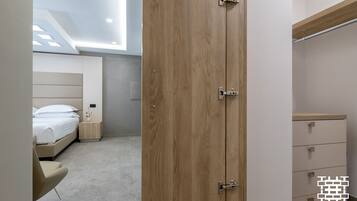 Quarto casal luxo | Cofres nos quartos, cortinas blackout, quartos à prova de som