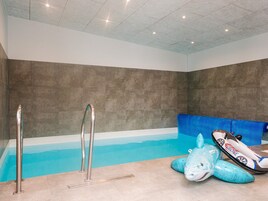 Casa | Piscina | Piscina interna, piscina externa