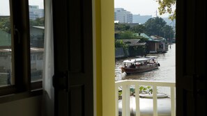 Suíte, vista para o canal | Wi-Fi de cortesia, roupa de cama