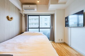 Apartamento Básico, não fumadores, Vista para a cidade (802) | Secretária, cortinas/cortinados opacos, ferro/tábua de engomar 