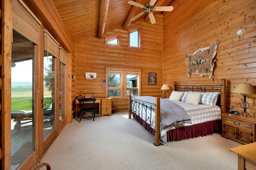 Intimate Off-Grid Cabin with Fire Pit and Mountain Views in Montana ...