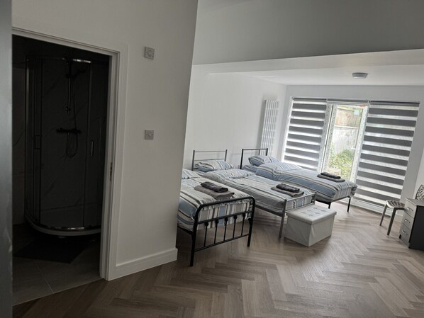 Quarto | Secretária, secretária adequada para computadores portáteis 