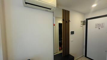 Condo, vista para a cidade | Ferros/tábuas de passar roupa, Wi-Fi de cortesia, roupa de cama