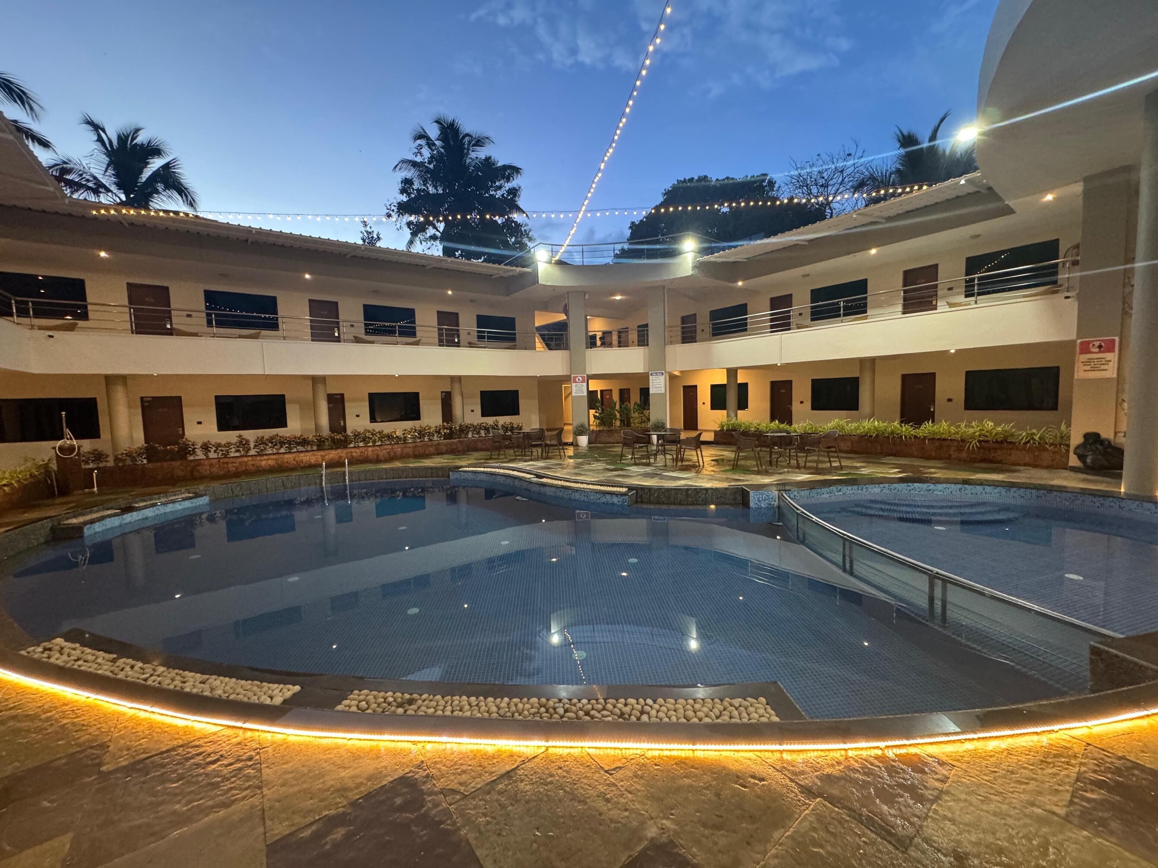 Piscina externa, guarda-sóis