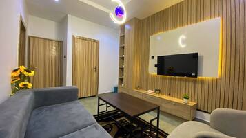 Secretária, secretária adequada para computadores portáteis