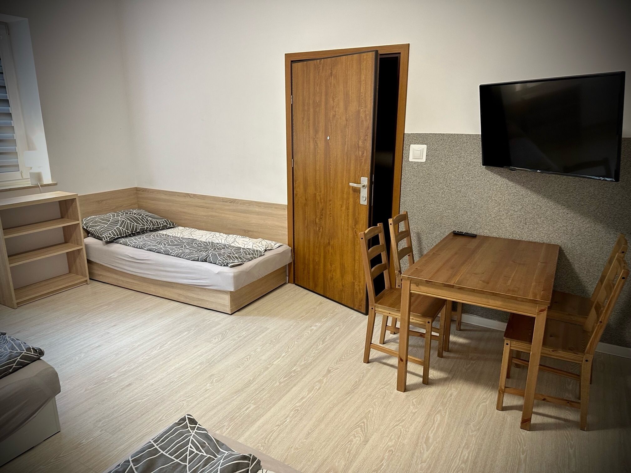 Quarto quádruplo conforto | Ferros/tábuas de passar roupa, Wi-Fi de cortesia