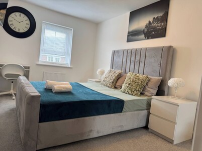 Room-2 Private Contractor-friendly Rooms