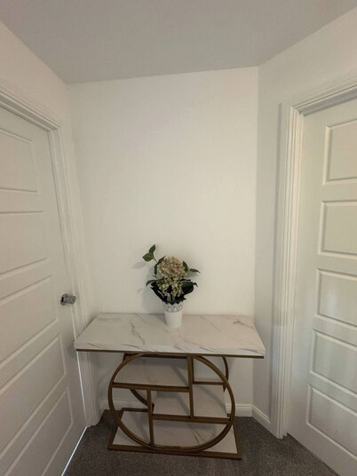 Room-2 Private Contractor-friendly Rooms