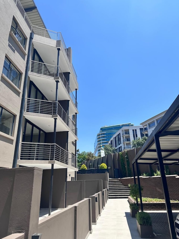 Lux Leisure Apartment Hotel Sandton - Johannesburg