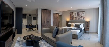 Estúdio Deluxe, varanda, Vista para a cidade | Refeições no quarto