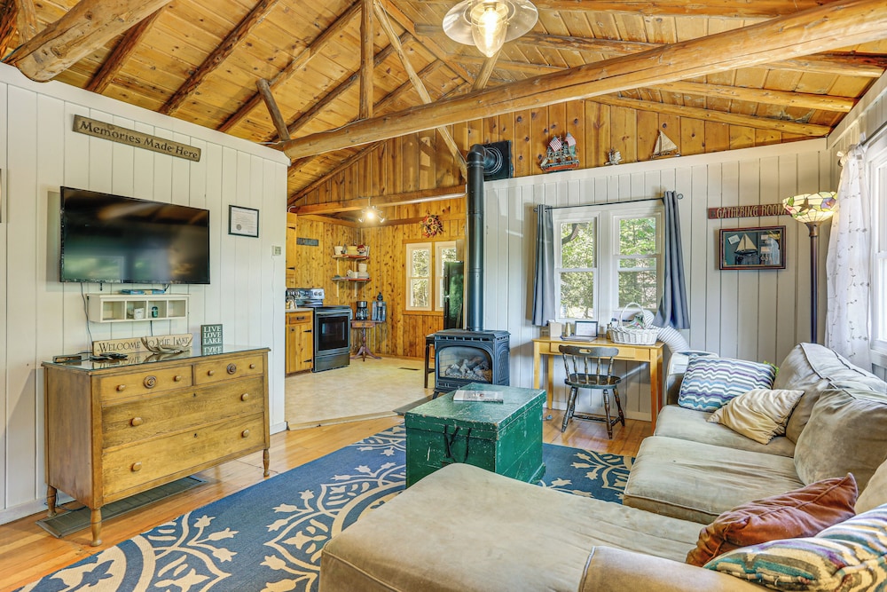 Boat, Hike & Fish: Rustic Greenwood Retreat - Lake Wallenpaupack, PA