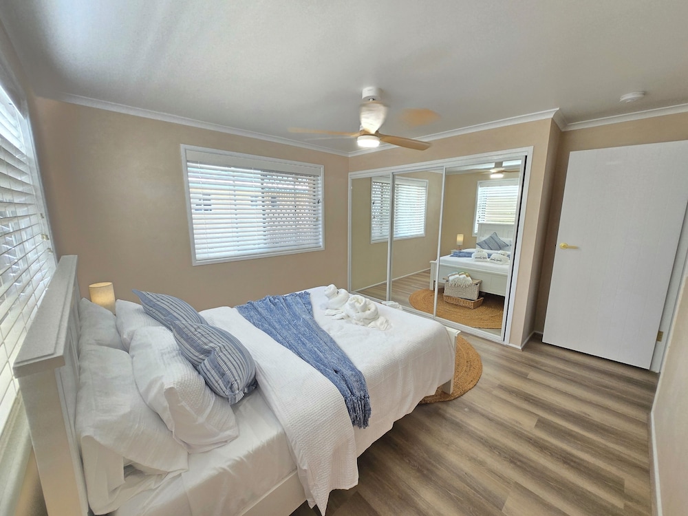Welcome to Sandy Quarters your Coastal Escape at Kirrah Beach - Gold ...