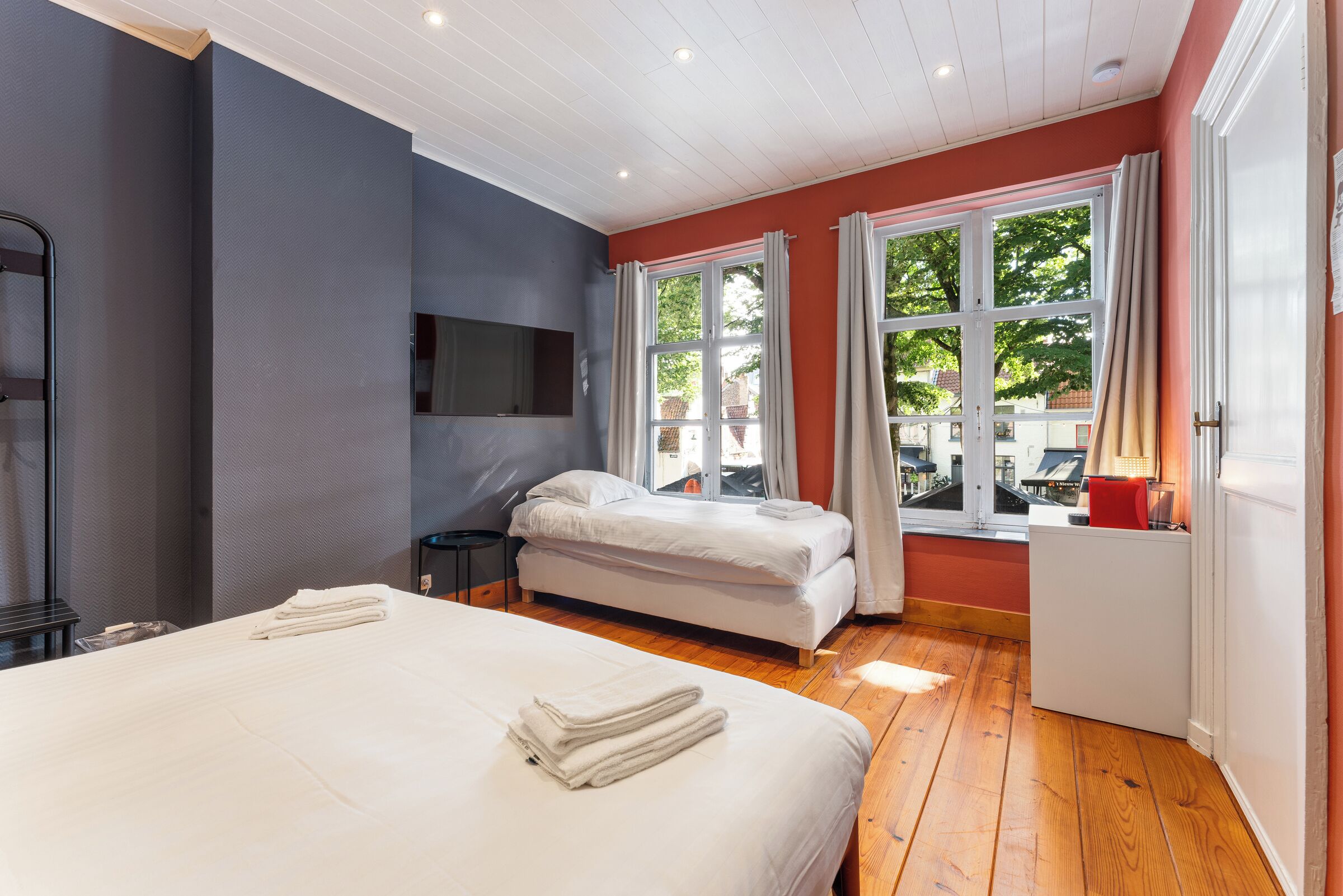 Quarto Triplo Comfort, Vista para a cidade | Berços/camas para crianças grátis, Wi-fi grátis 