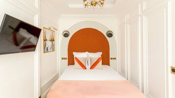 Apartamento, vista para o pátio | Roupa hipoalergénica, camas de colchão pillowtop, cofre no quarto