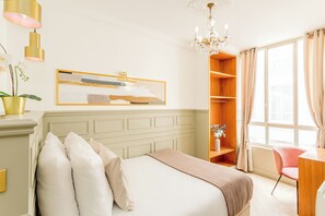 Apartamento, vista para o pátio | Roupa hipoalergénica, camas de colchão pillowtop, cofre no quarto 