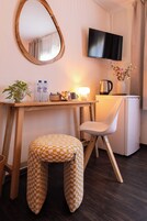 Quarto casal, vista para o jardim | Ferros/tábuas de passar roupa, Wi-Fi de cortesia