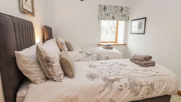 2 quartos, com decoração personalizada, com mobília individualizada