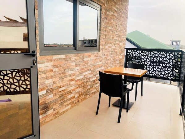 Quarto superior, sacada | Área de estar