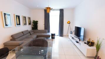 Apartamento superluxo | Individualmente mobiliados, escrivaninha, ferros/tábuas de passar roupa