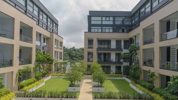 Suíte estúdio luxo, sacada, vista para a piscina | Fachada