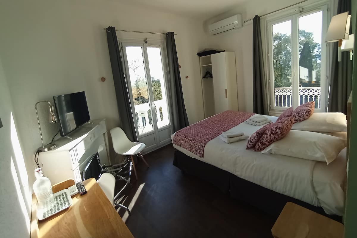 Quarto Duplo Superior, varanda, vista para a baía | Roupa hipoalergénica, camas de colchão viscoelástico, minibar