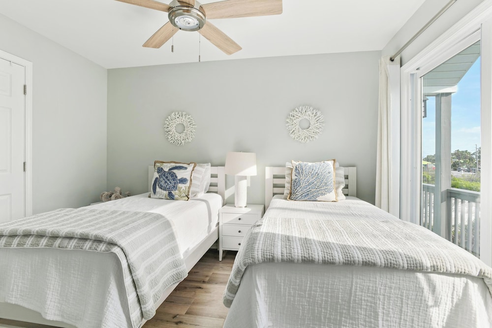Heated Private Pool , Beach is your Backyard, Game Room, Kayak ...