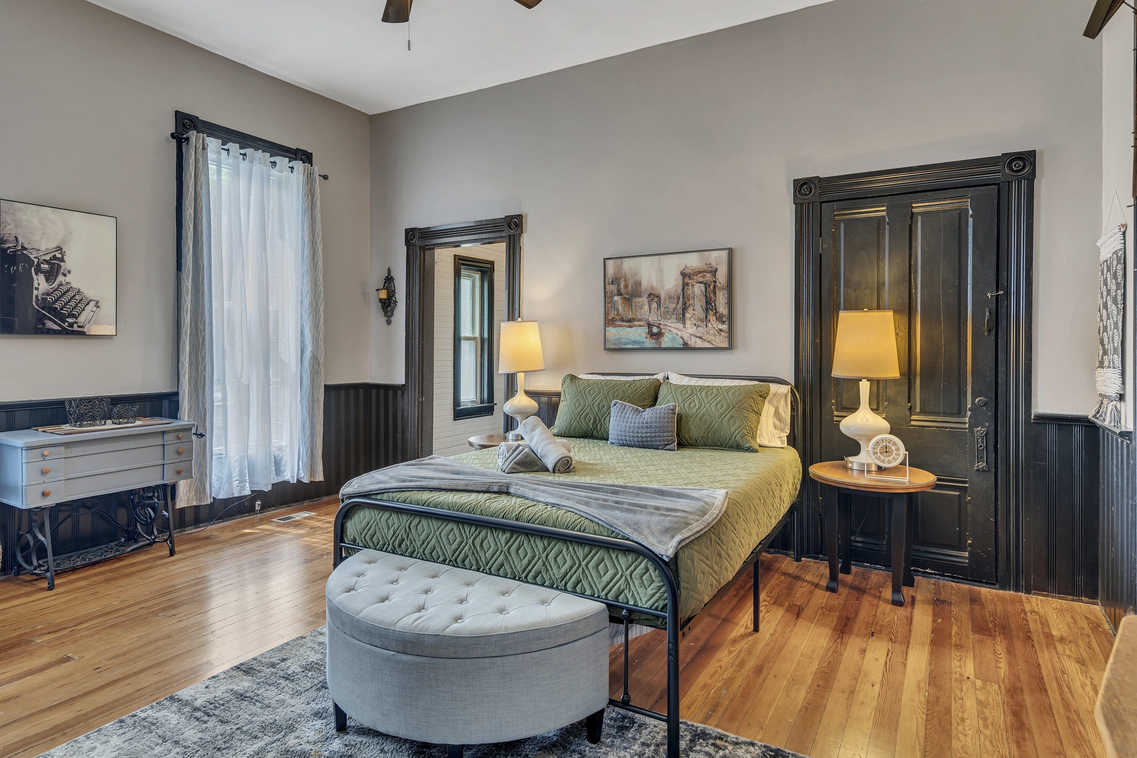 Casa, 1 cama queen-size e sofá-cama, pátio, vista para o jardim (117 Marion St) | Vista do quarto