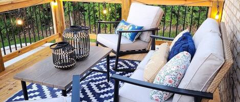 Casa, várias camas, varanda, vista para o jardim (41 W High St) | Vista do quarto