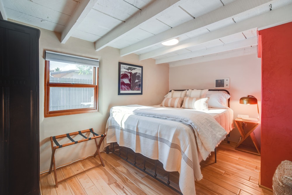 Rustic Adobe-Style Home w/ Hot Tub in Santa Fe - Santa Fe | Abritel