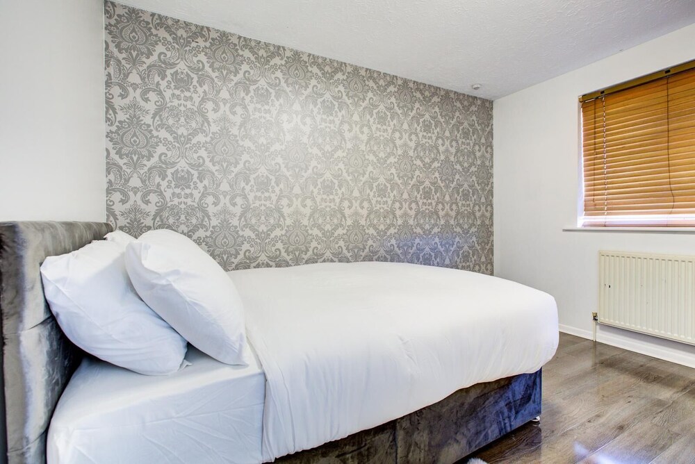 3 bedroom house in South Ockenden - South Ockendon | Vrbo