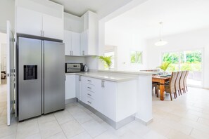 Villa Deluxe, vista para o campo de golfe | Cozinha privada