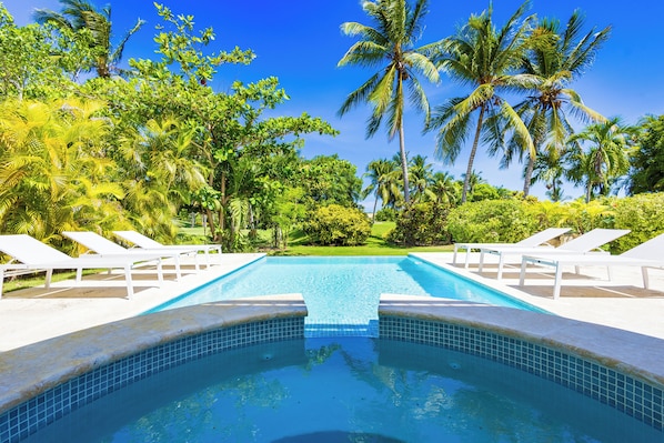 Villa Deluxe, vista para o campo de golfe | Banheira de hidromassagem