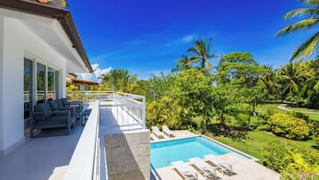 Villa Deluxe, vista para o campo de golfe | Terraço/pátio interior