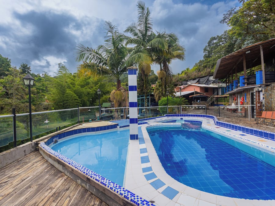 2 piscinas externas