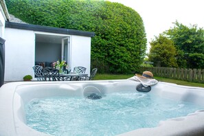 Gamekeepers Cottage - sleeps 4 guests in 2 bedrooms Reviews, Deals ...